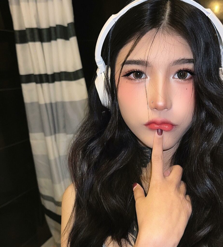 Cornne น้องคอนเน่ นางแบบ สาวสวย สุดแซ่บ ดาวทวิต18+ สุดฮอต